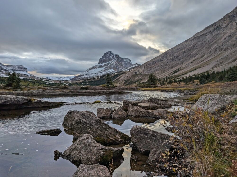 Baker Lake and the Skoki Loop Hiking Guide, Banff National Park | Off ...