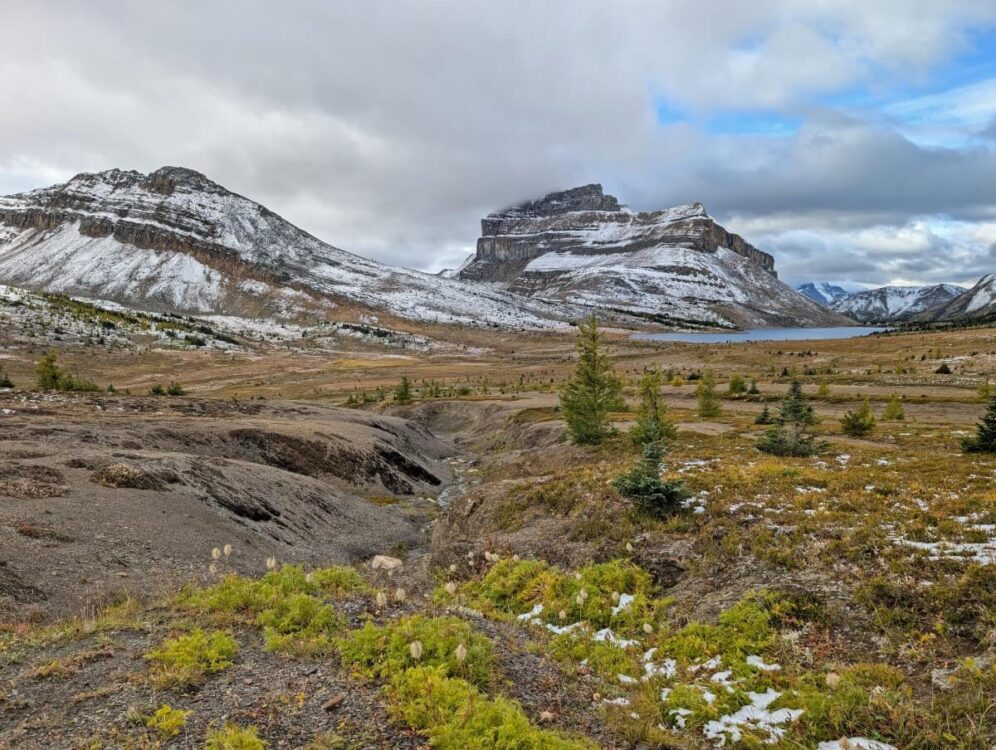 Baker Lake and the Skoki Loop Hiking Guide, Banff National Park | Off ...